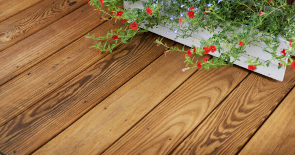 6 Simple Steps to Stain Your Wood Fence Quickly and Easily ...